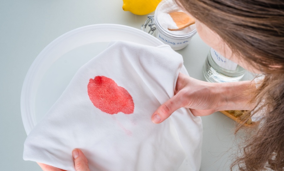 Cara Menghilangkan Noda Darah di Baju Putih dengan Gampang